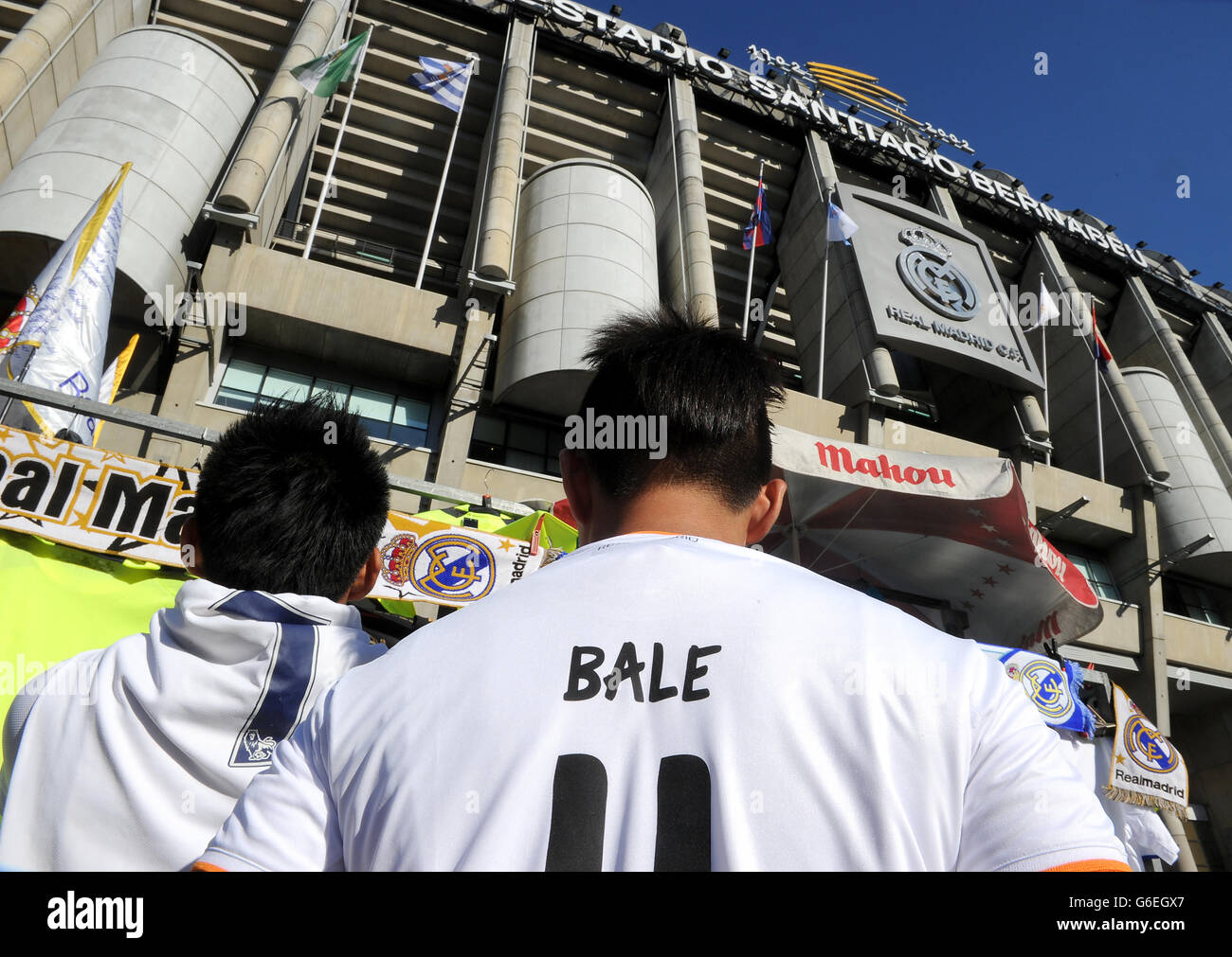 Bernabeu view crowd hi-res stock photography and images - Alamy