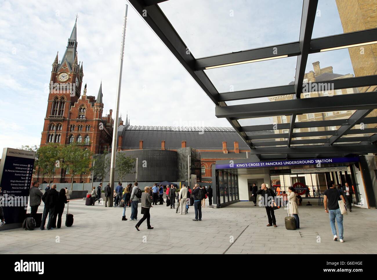 Kings cross square hi-res stock photography and images - Alamy