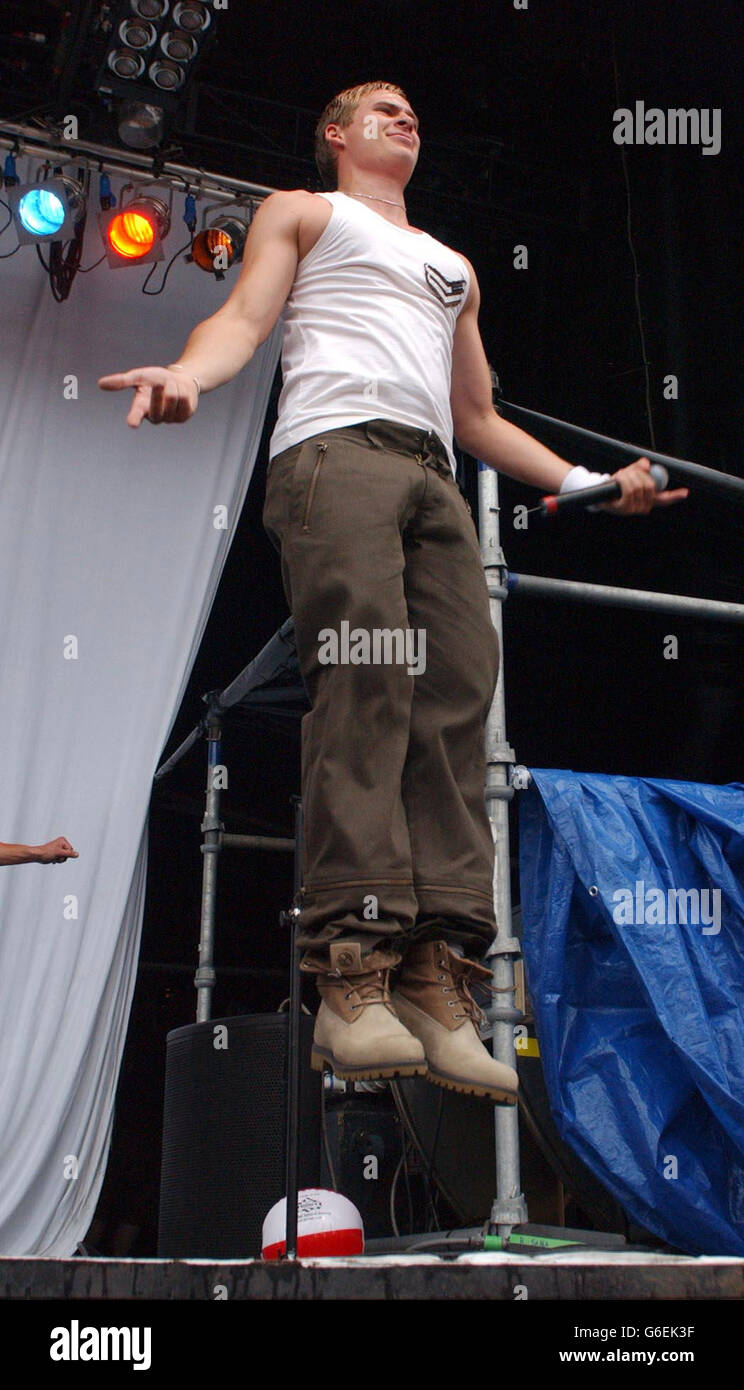 Lee from boy band Blue performing on stage during the Mardi Gras 2003 ...