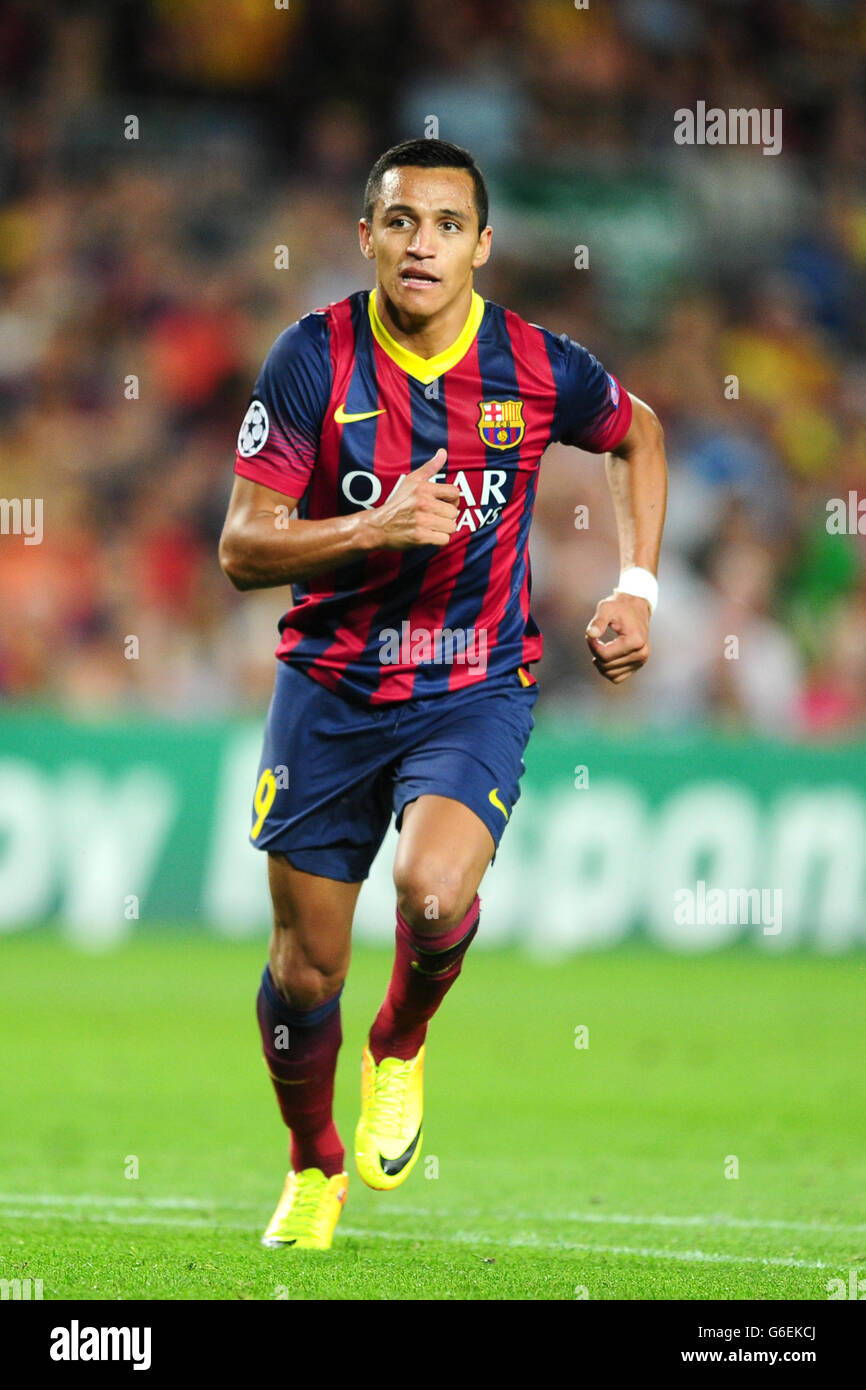 Alexis sanchez barcelona hi-res stock photography and images - Alamy