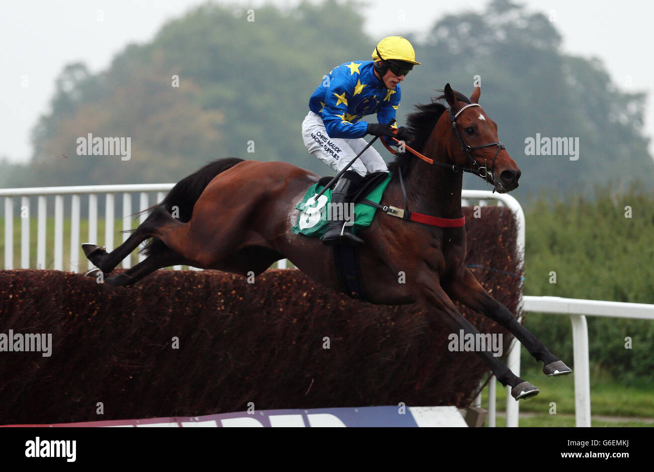 Limited handicap chase chepstow racecourse hi-res stock photography and ...