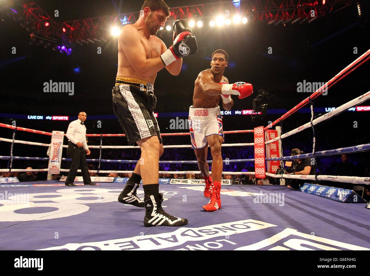 Anthony joshua v emanuele leo hi-res stock photography and images - Alamy