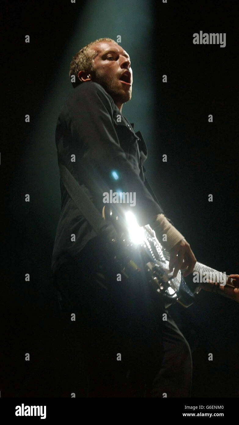 Lead singer coldplay performs live v2003 music festival in chelmsford ...