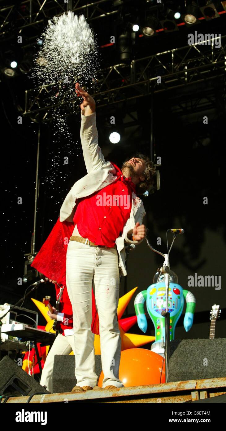 Lead singer of the flaming lips hi-res stock photography and images - Alamy