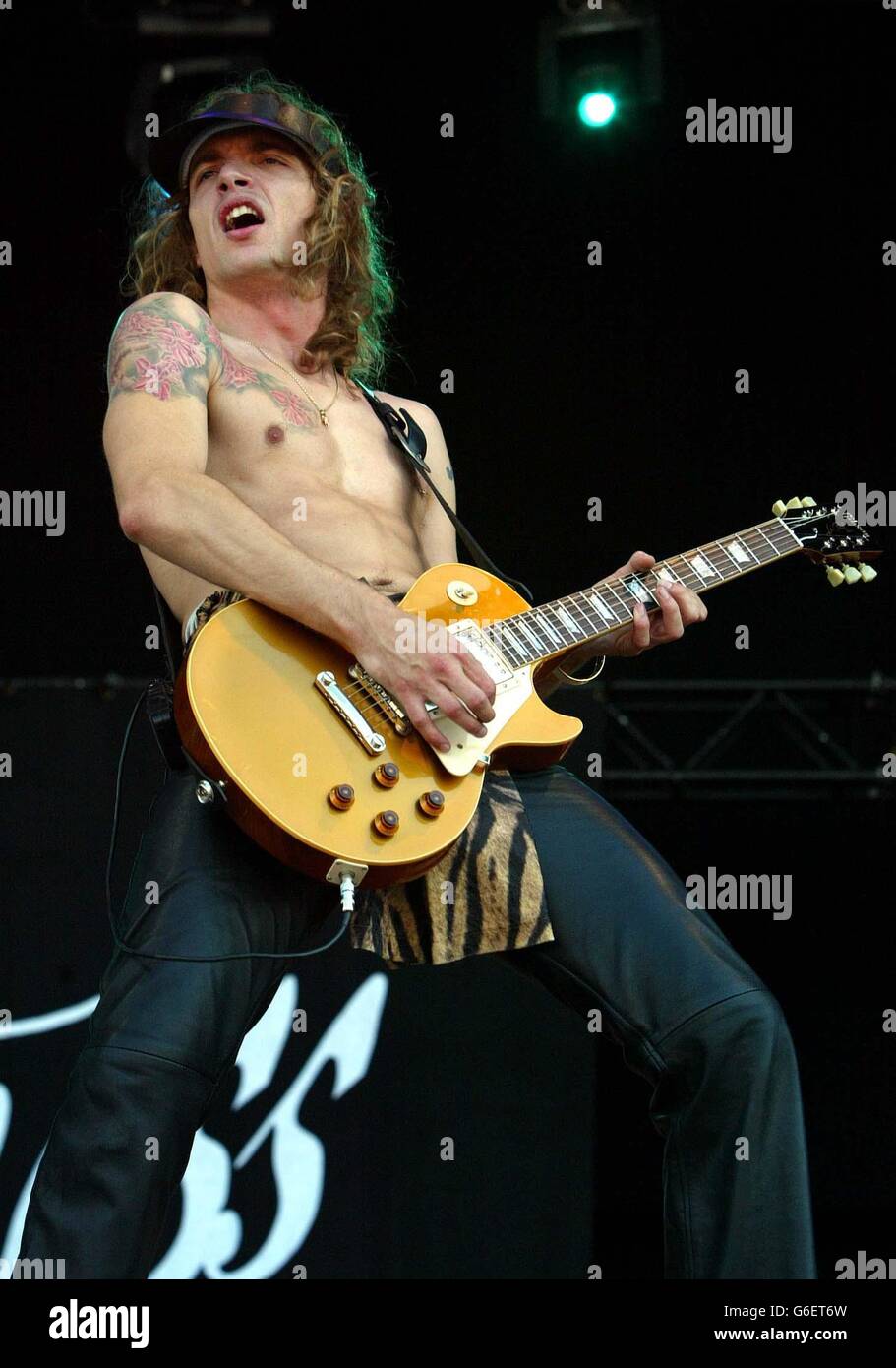 The lead singer of the darkness hi-res stock photography and images - Alamy