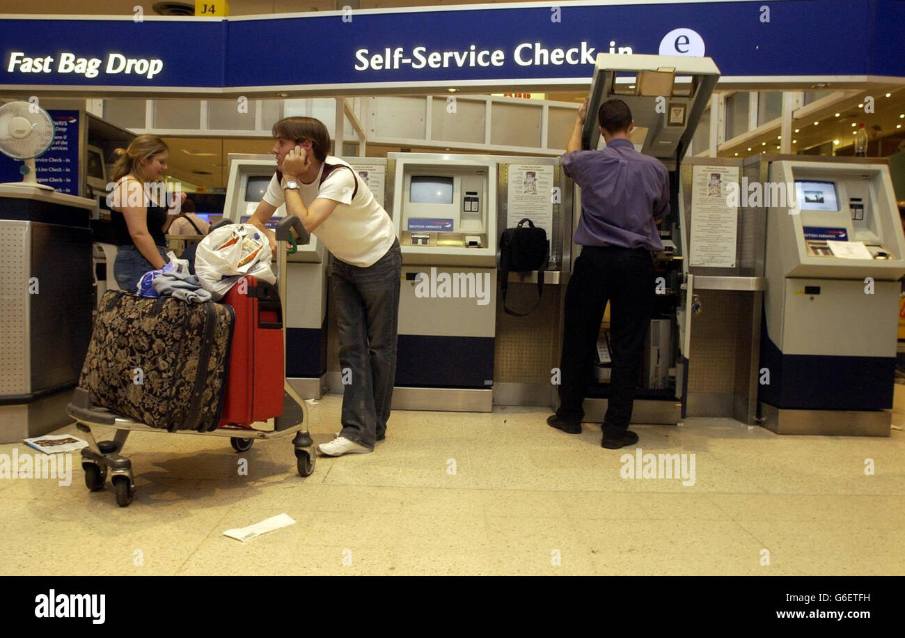 British airway staff hi-res stock photography and images - Alamy