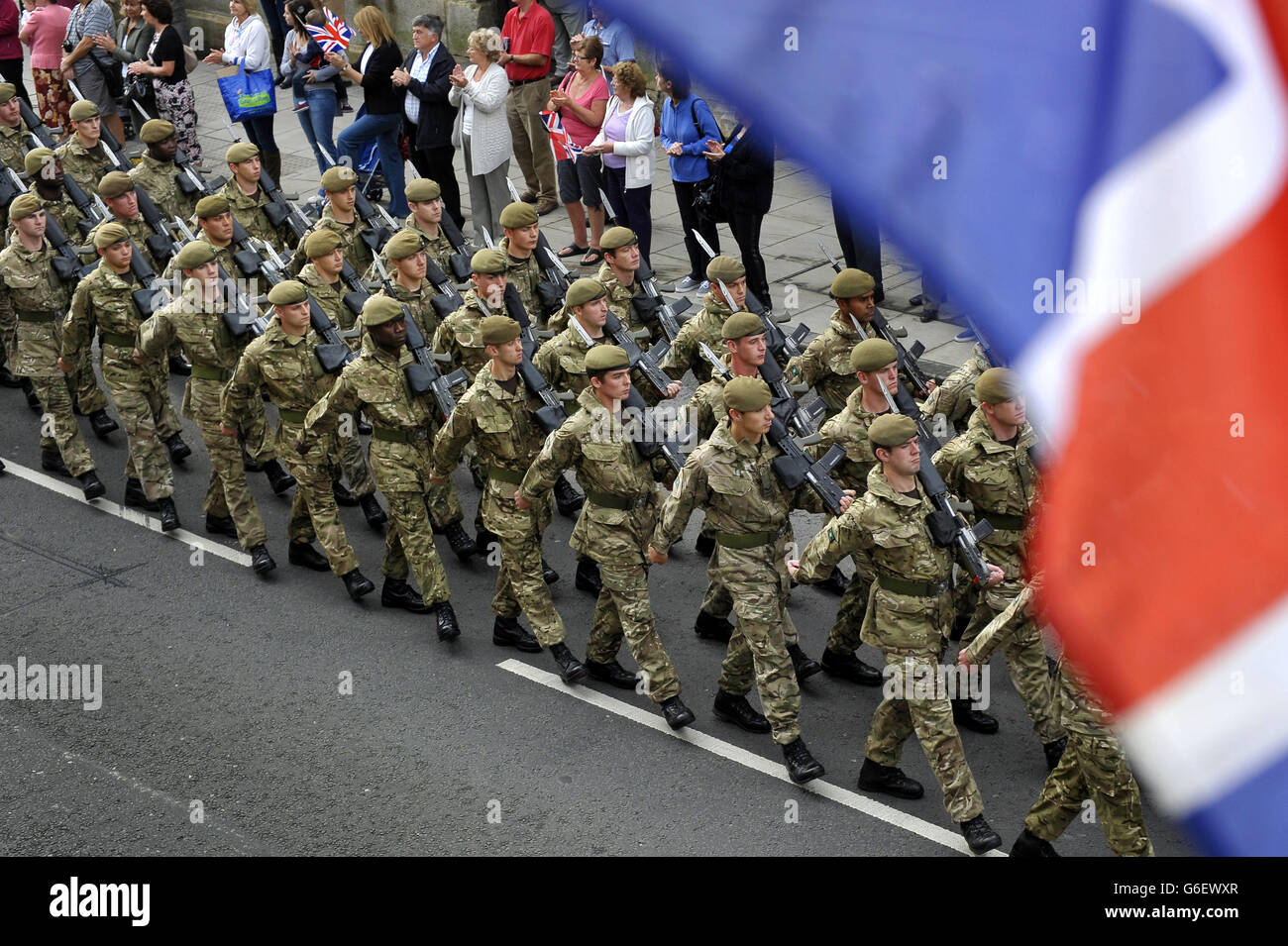 Yorkshire regiment freedom parade hi-res stock photography and images ...