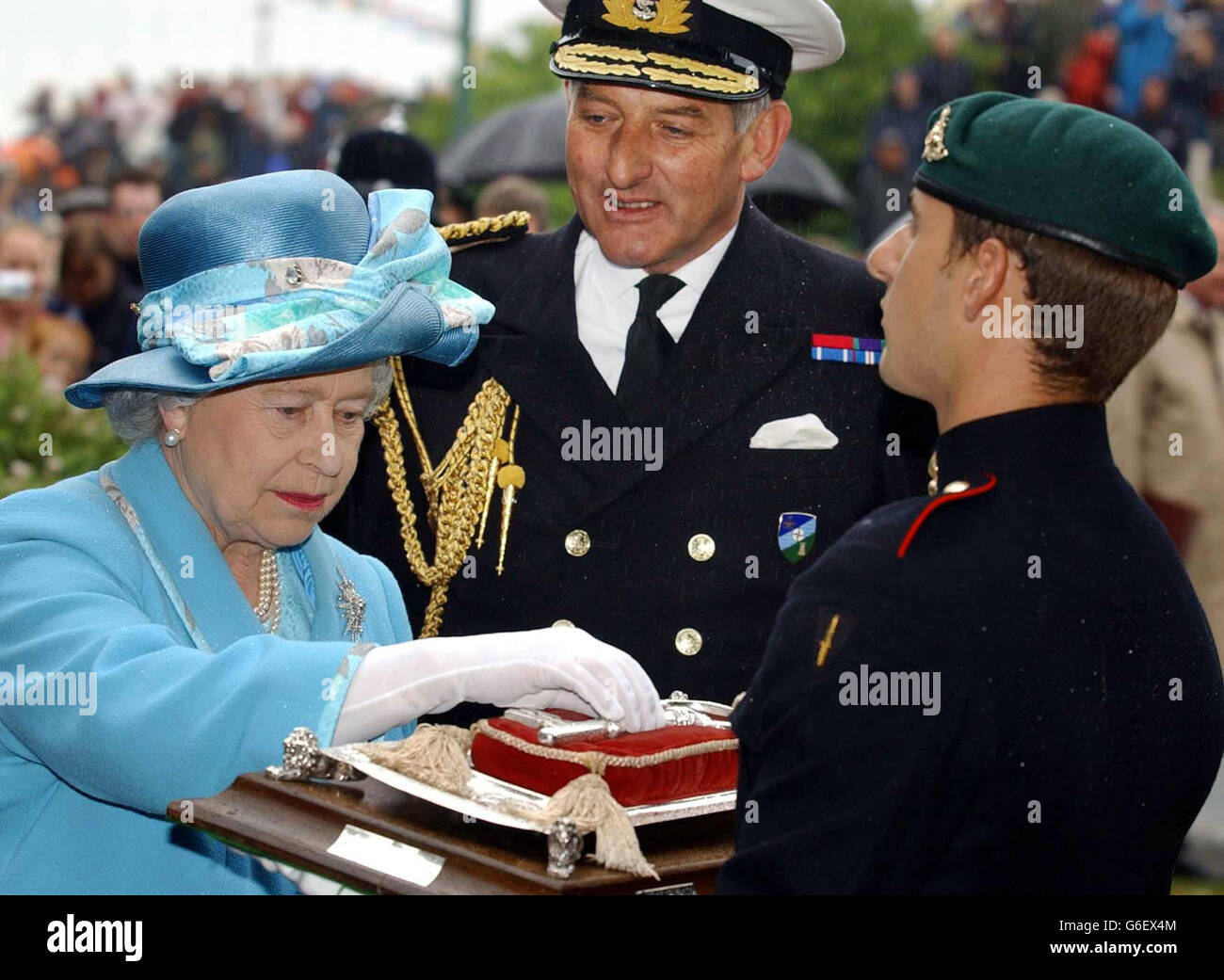 Royal presentation armed forces royal navy rota queen elizabeth ii hi ...