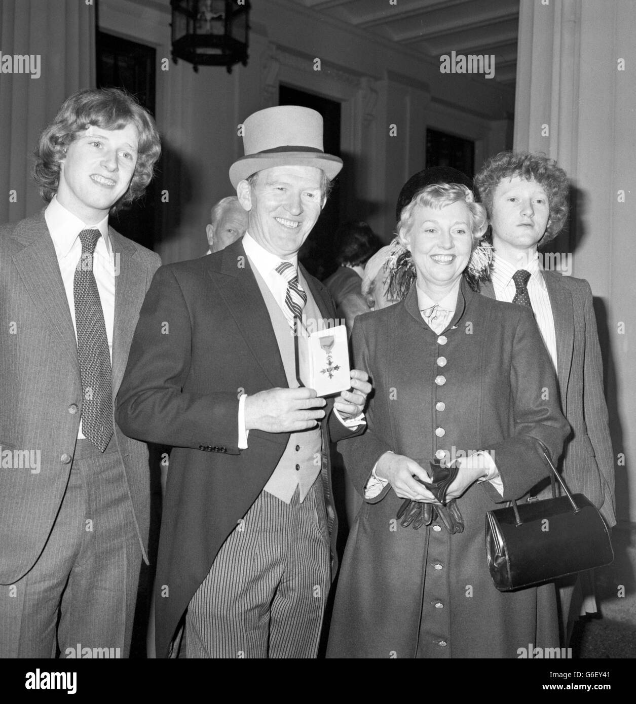 Investitures - Gordon Jackson OBE - Buckingham Palace, London Stock ...