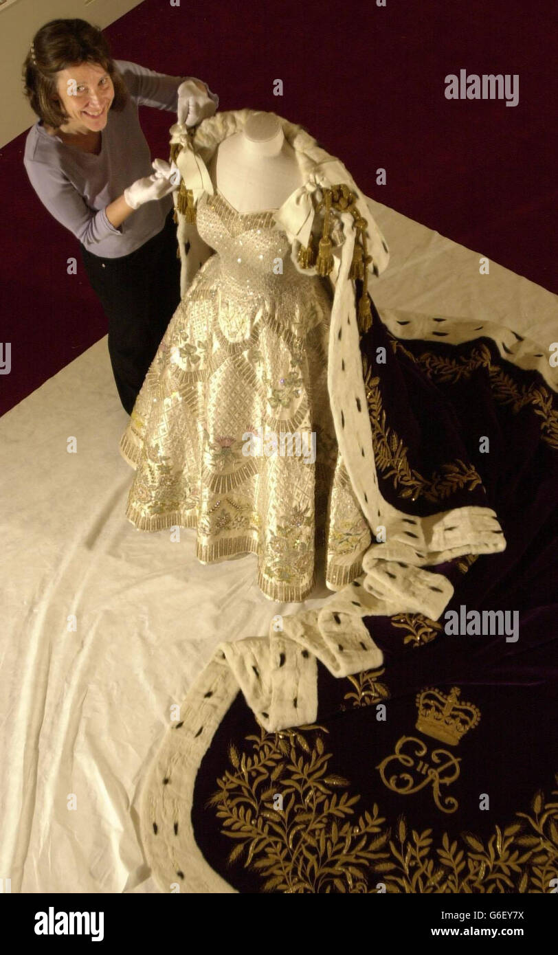 Royal Robe Stock Photos & Royal Robe Stock Images - Alamy