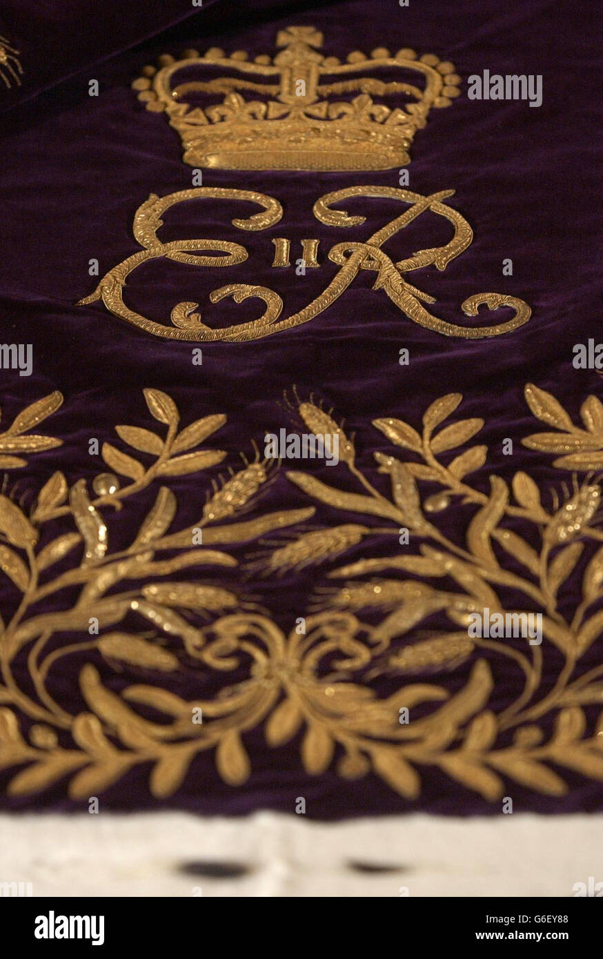 Queen Elizabeth Ii Coronation Dress High Resolution Stock Photography ...