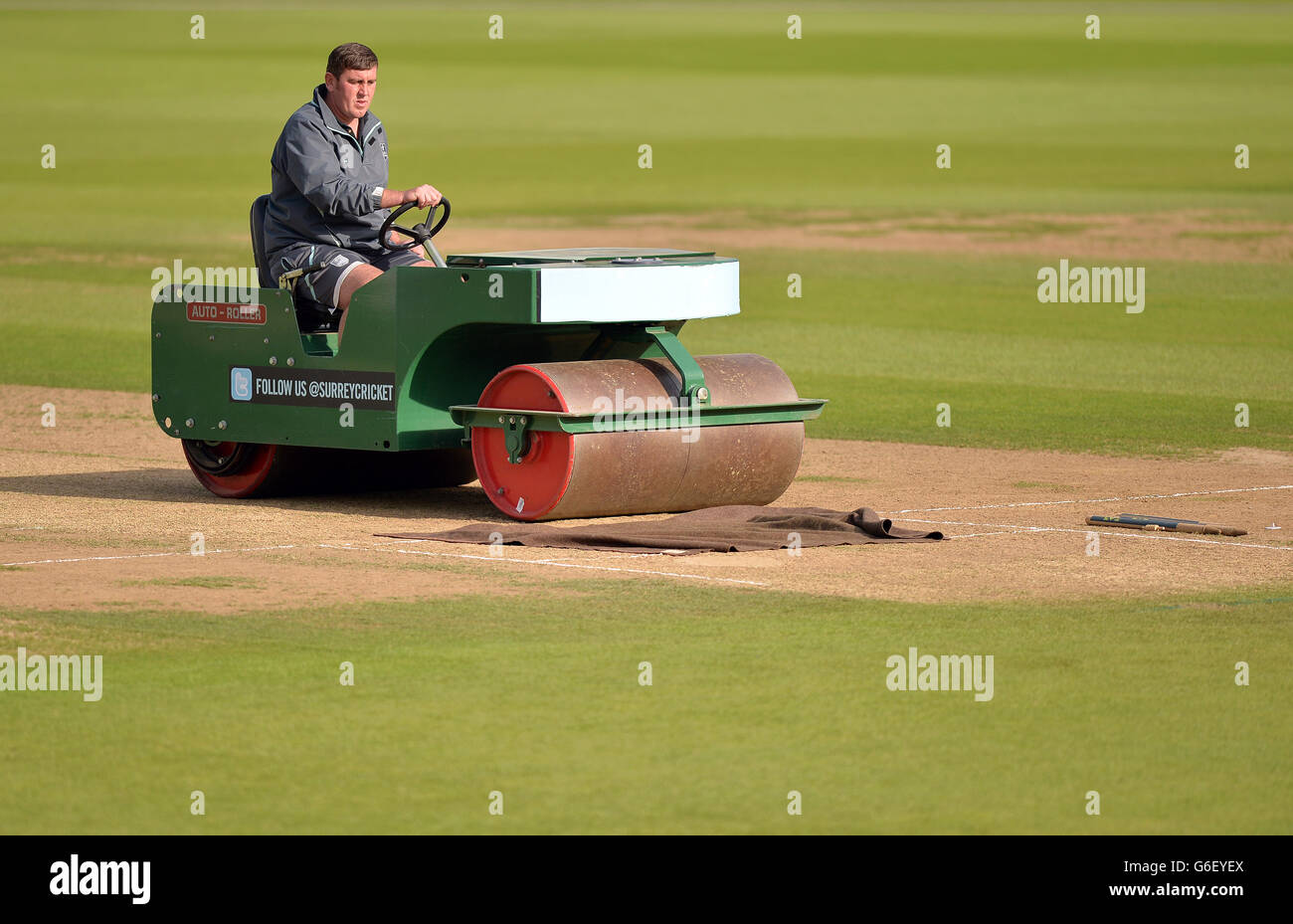 Cricket wicket roller hi-res stock photography and images - Alamy