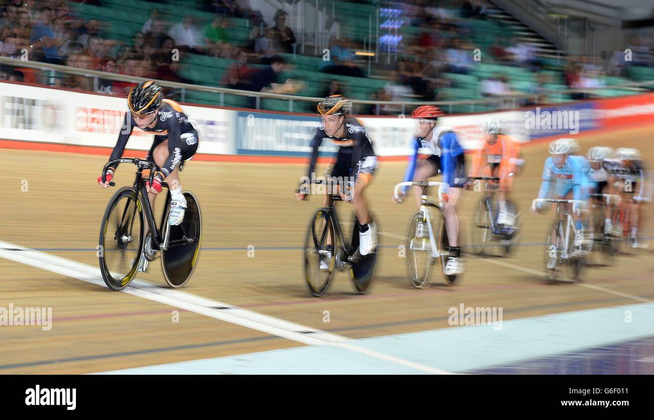 Laura trott left wins sprint during the points race final hi-res stock ...