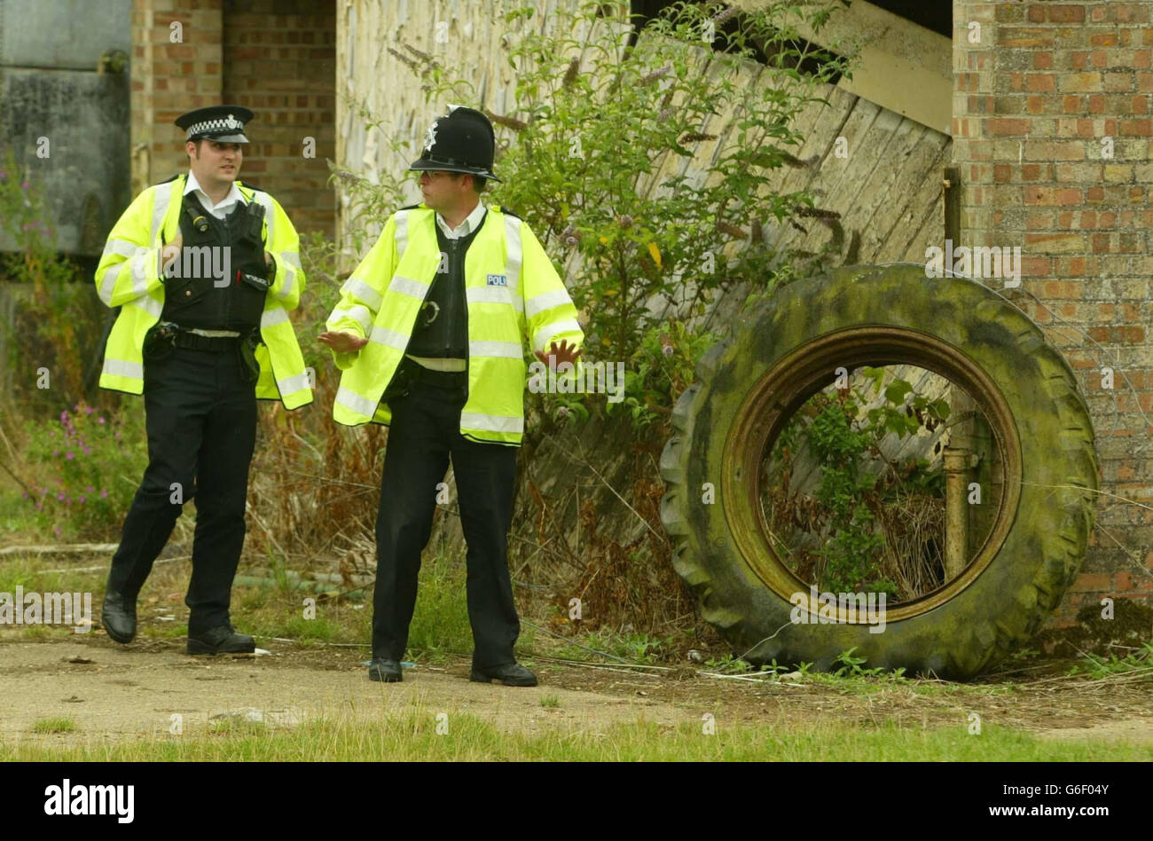 Police watch over Martin farm Stock Photo - Alamy