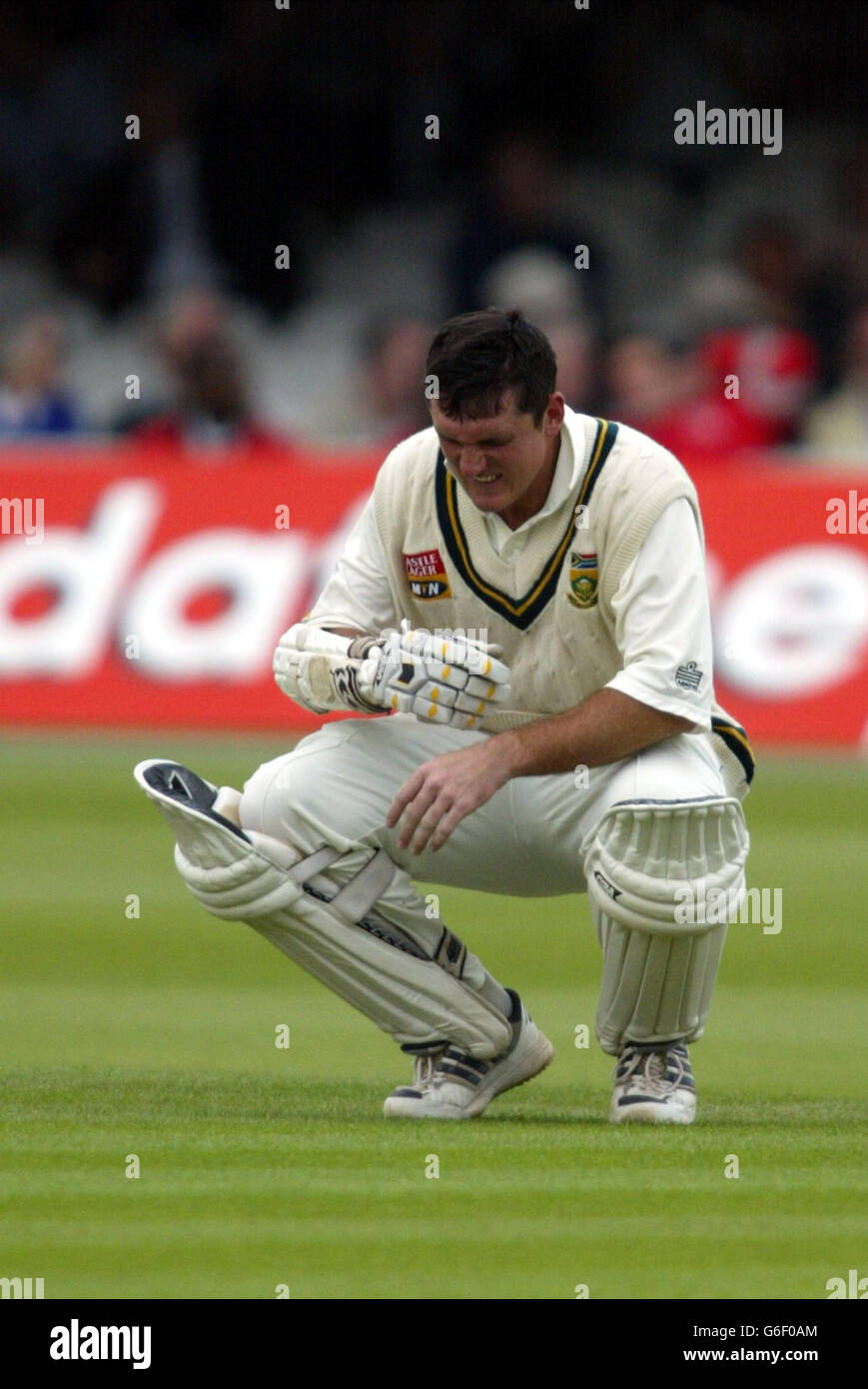 Sport cricket reacting crouching grimace hi-res stock photography and ...