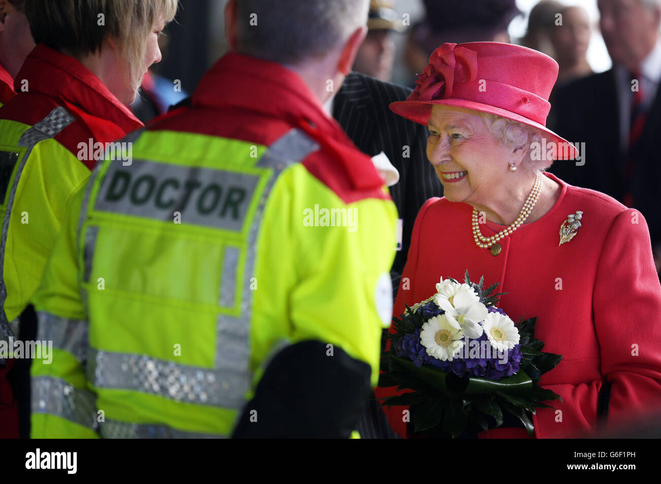 Queen opens emergency cancer centre Stock Photo - Alamy