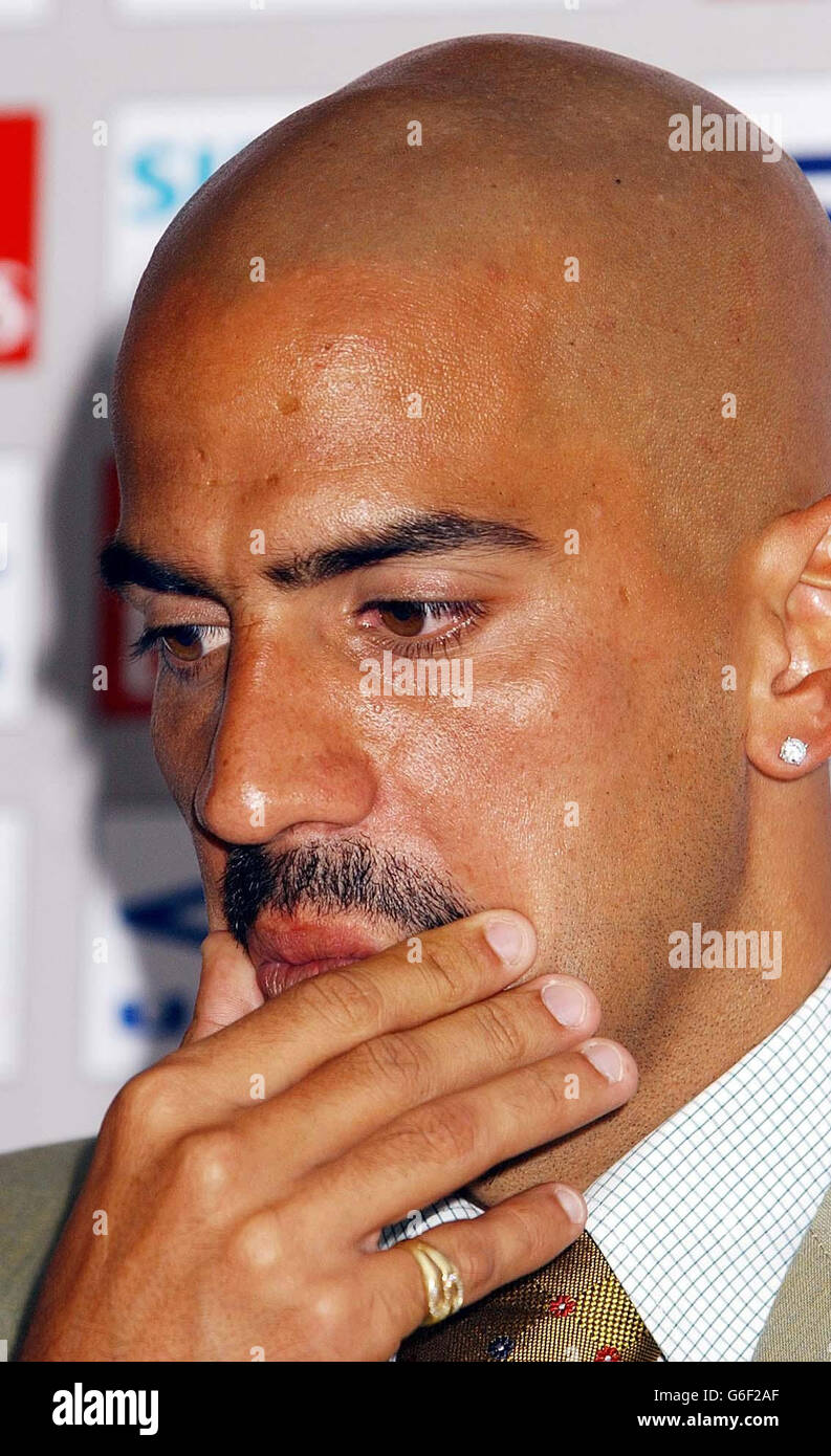 Juan veron chelsea 2003 hi-res stock photography and images - Alamy