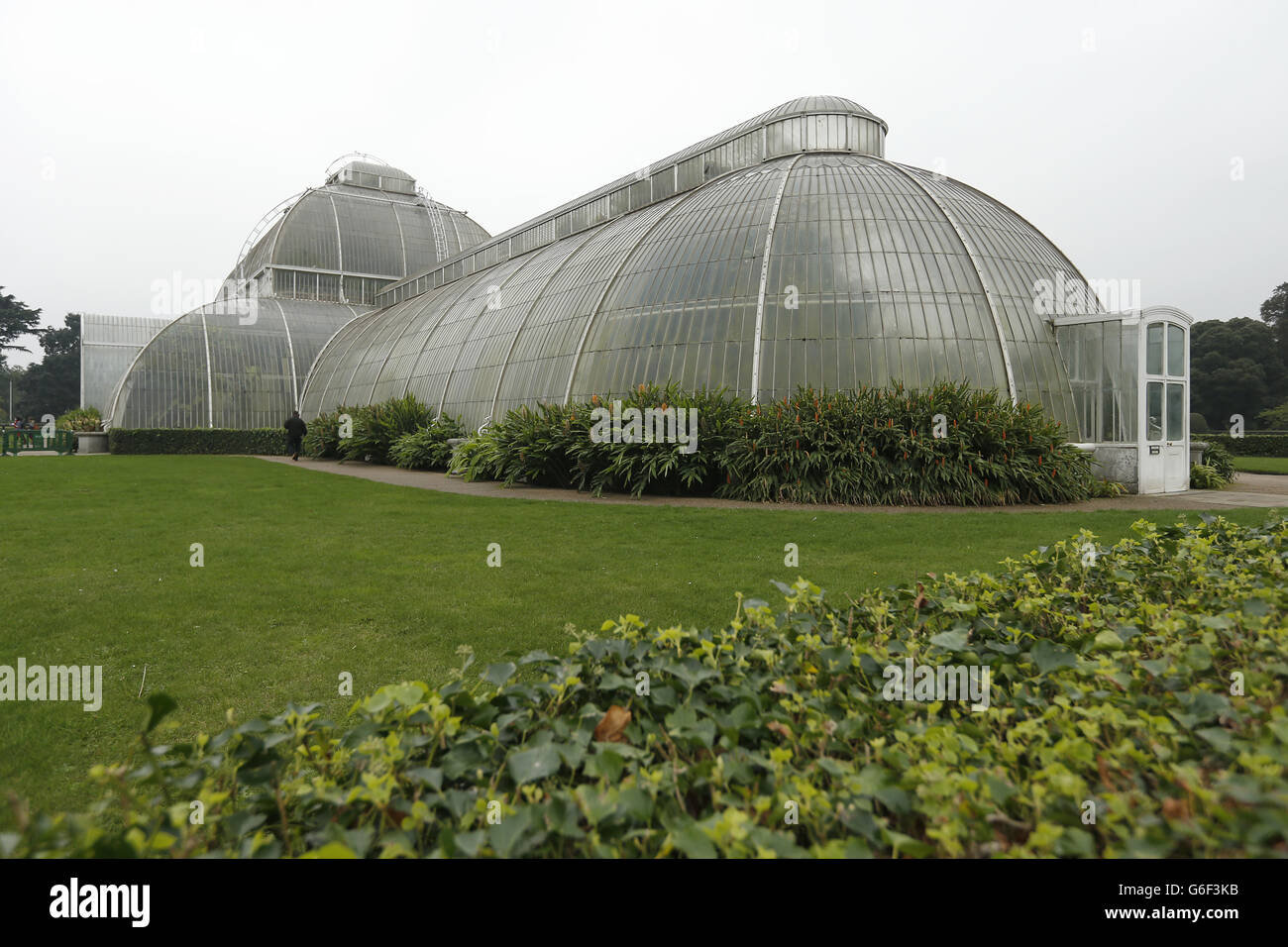 Stock image of the Palm House at Kew Botanical Gardens Stock Photo - Alamy