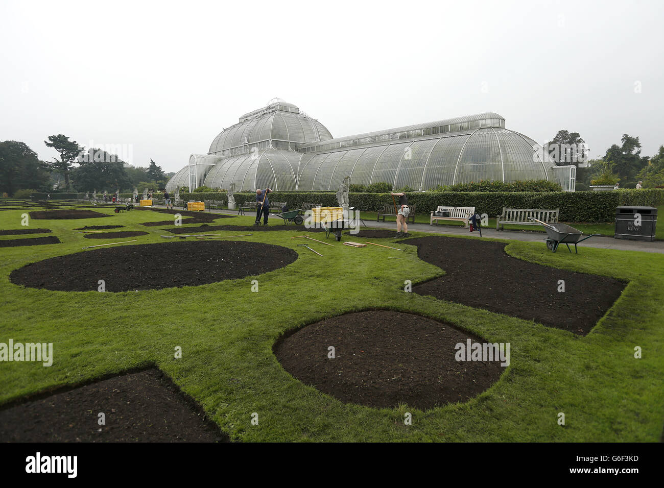 Stock image of the Palm House at Kew Botanical Gardens Stock Photo - Alamy