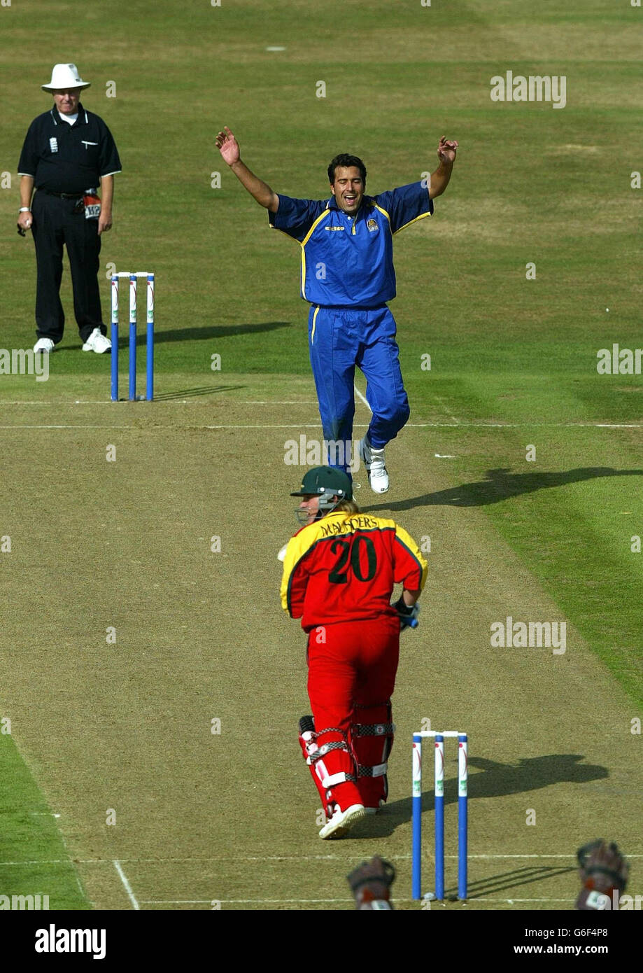 Jimmy Ormond celebrates Stock Photo - Alamy