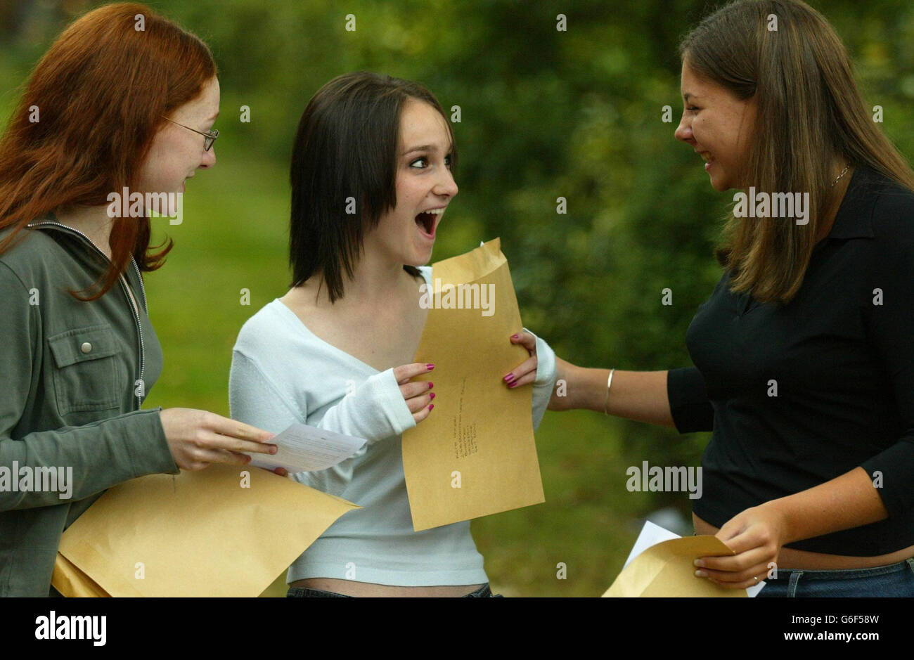 Gcse results envelope hi-res stock photography and images - Alamy
