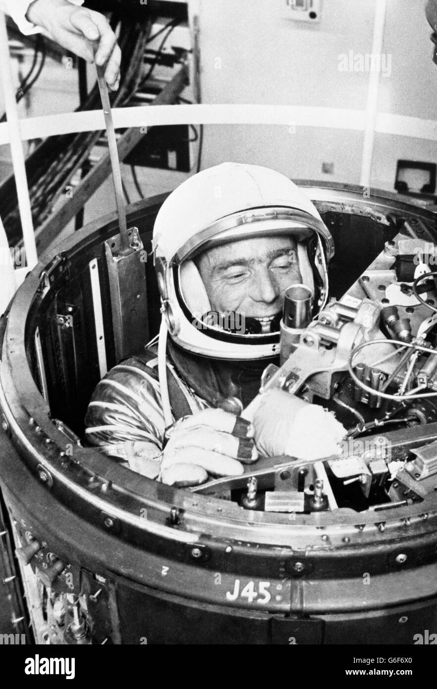Astronaut malcolm scott carpenter hi-res stock photography and images ...