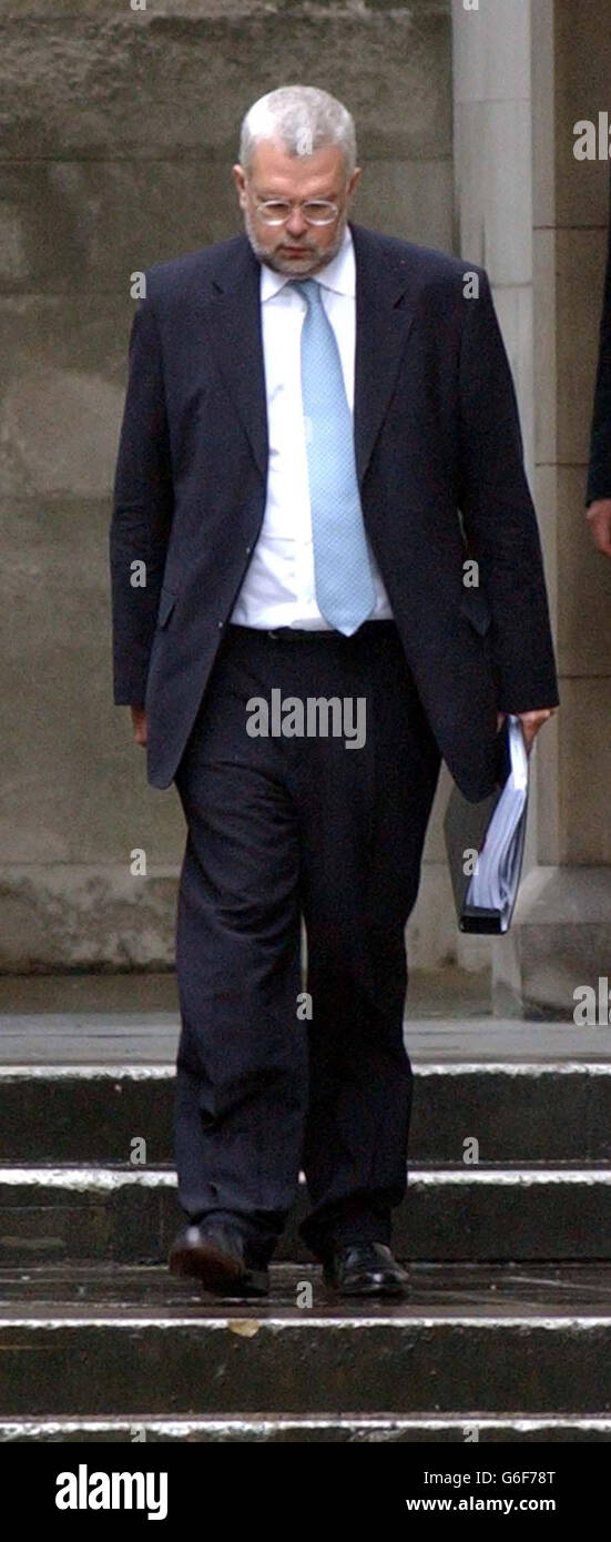 Gavyn Davies at the Hutton Inquiry Stock Photo - Alamy