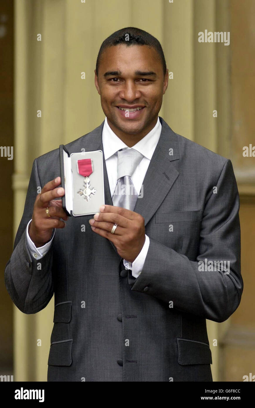 Former footballer paul elliott hi-res stock photography and images - Alamy