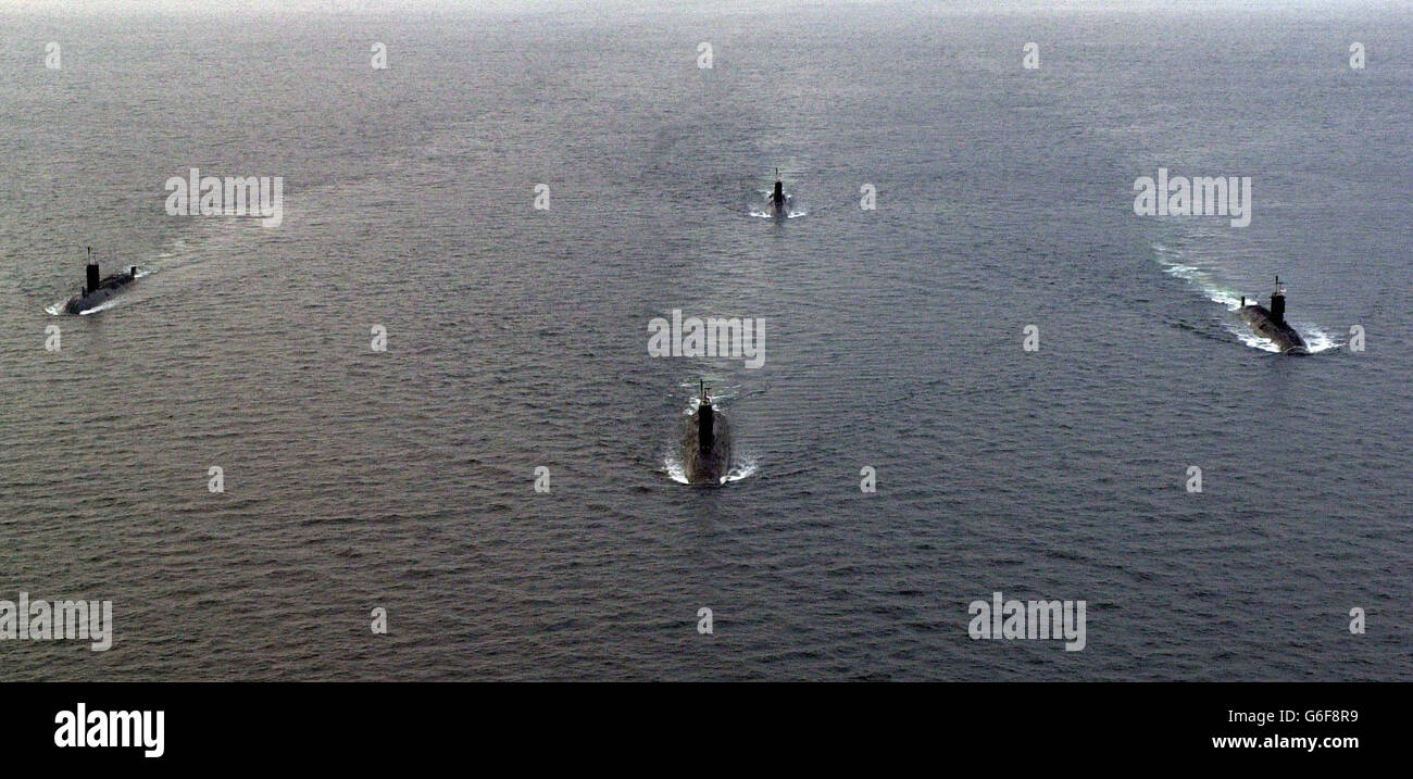 HMS Splendid returns home Stock Photo - Alamy