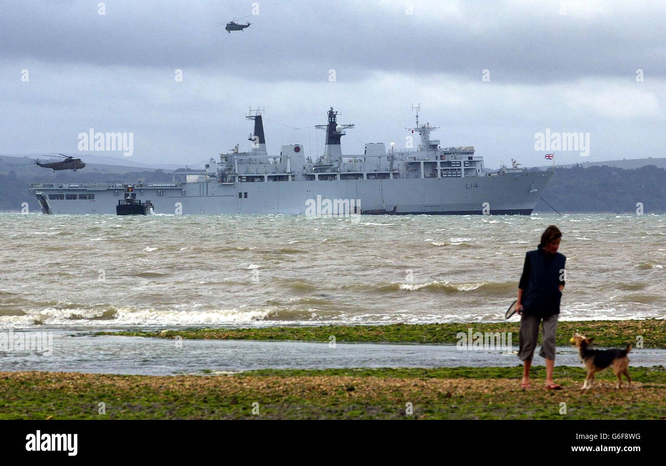 Hms fearless hi-res stock photography and images - Alamy