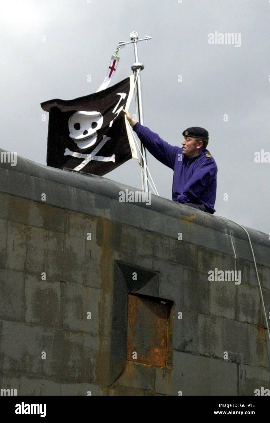 HMS Splendid returns from Gulf Stock Photo - Alamy