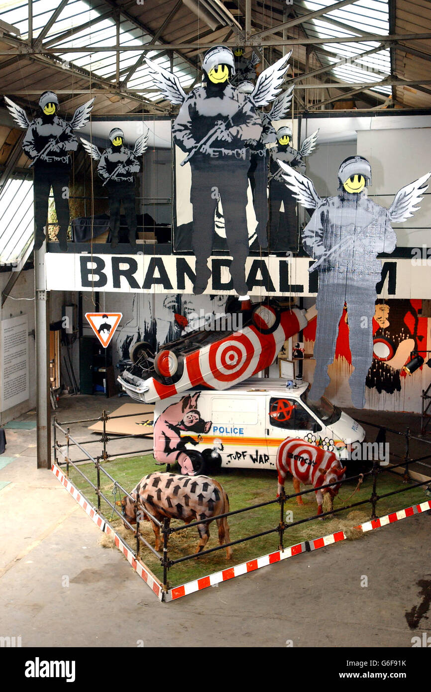 Banksy graffiti east london hi-res stock photography and images - Alamy