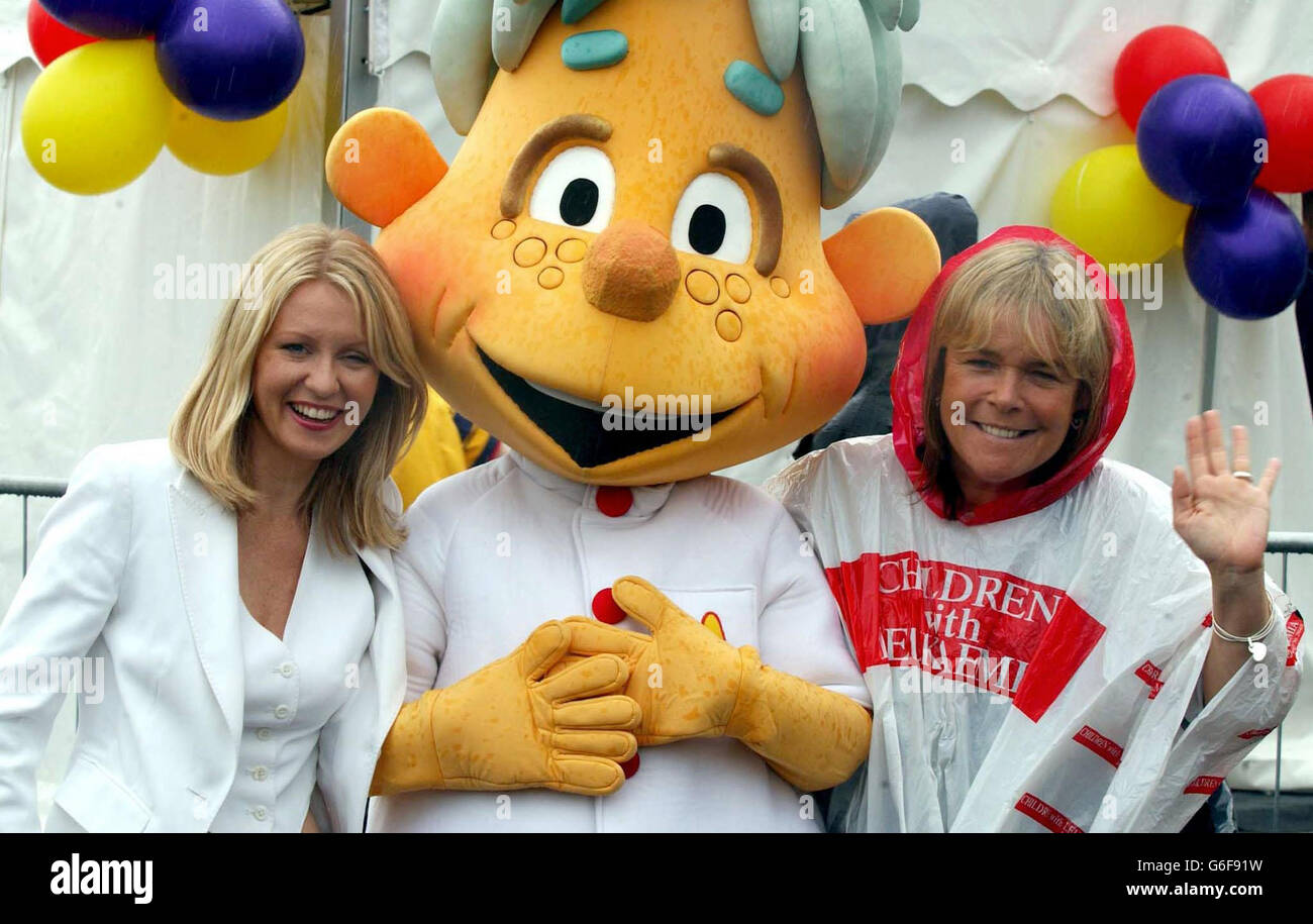 Esther McVey (left) and Linda Robson during the 16th Amazing Great ...