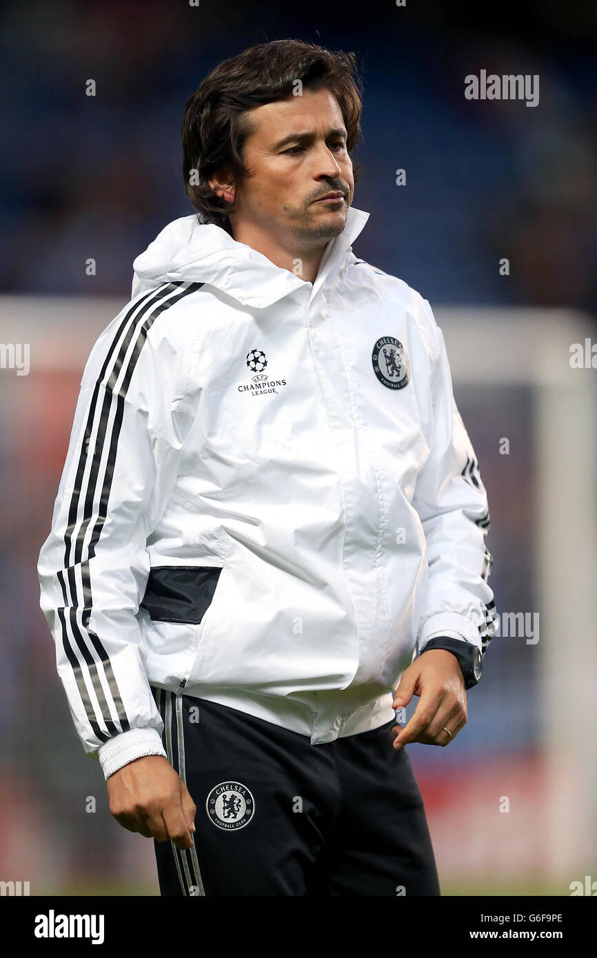 Chelsea first team coach hi-res stock photography and images - Alamy