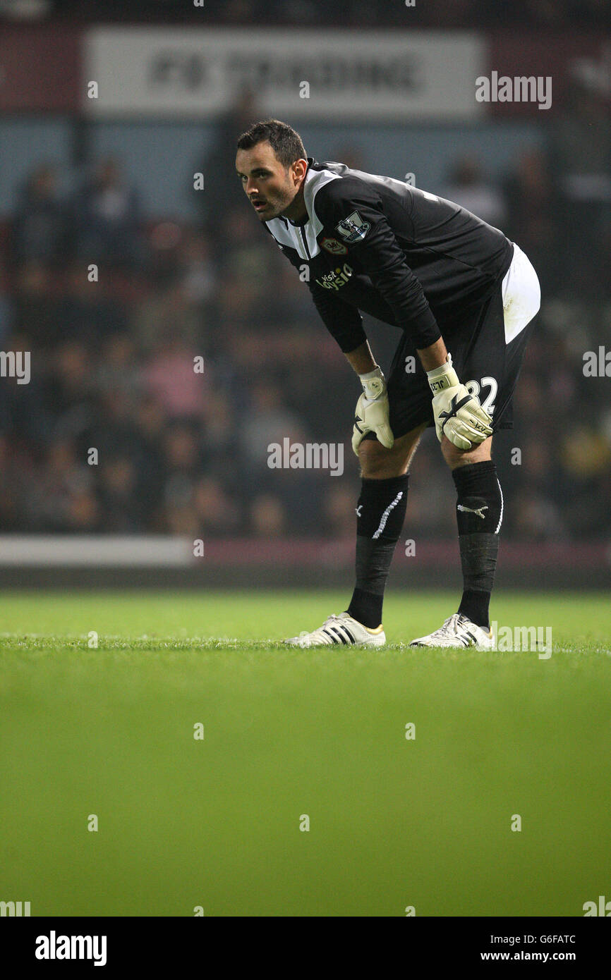 Cardiff city goalkeeper joe lewis hi-res stock photography and images ...
