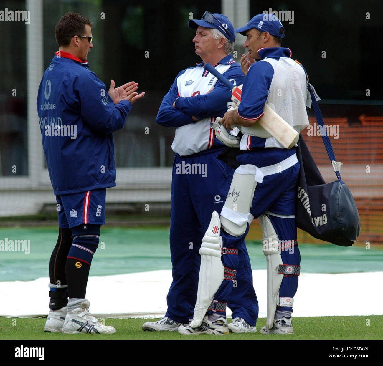 Sport cricket darren gough duncan fletcher hi-res stock photography and ...