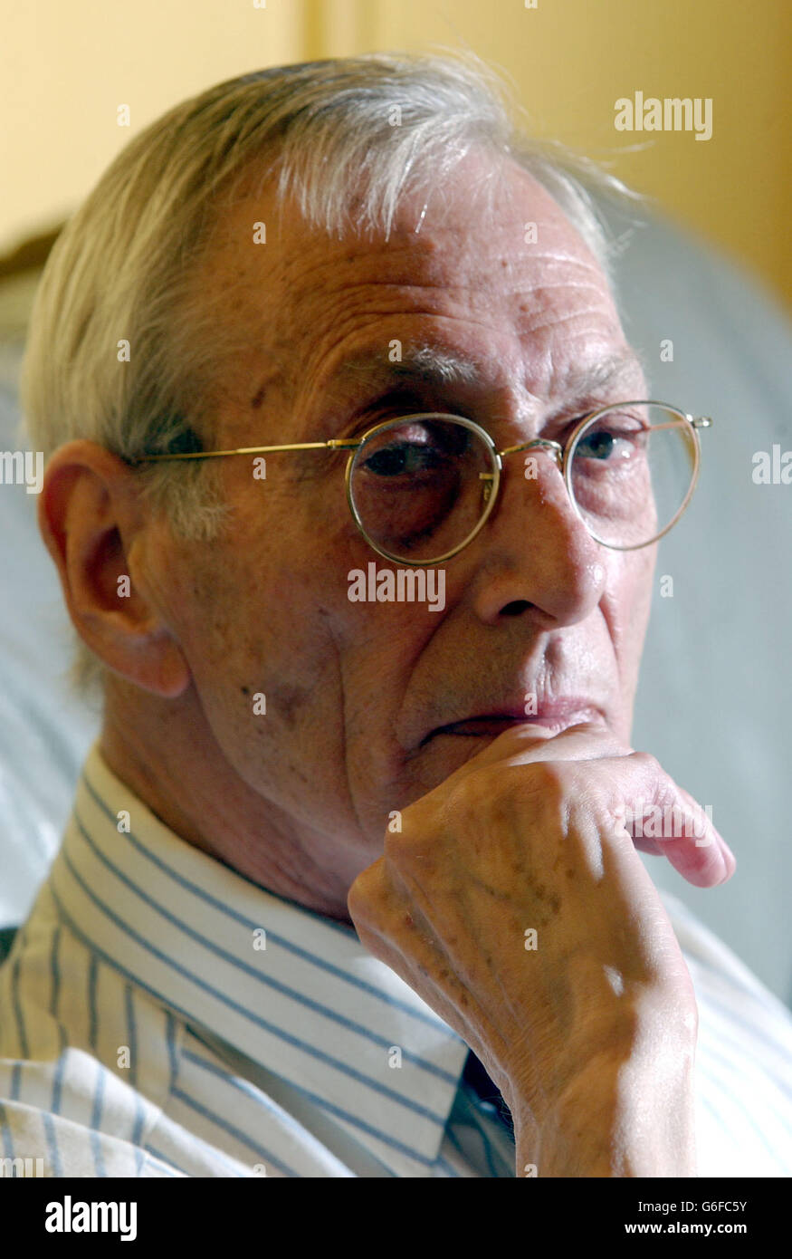 Great train robber Bruce Reynolds pictured in London Stock Photo - Alamy