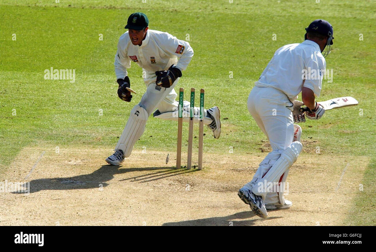 South africas mark boucher hi-res stock photography and images - Alamy