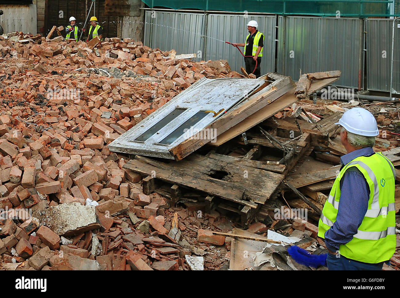 House demolition after fire hi-res stock photography and images - Alamy