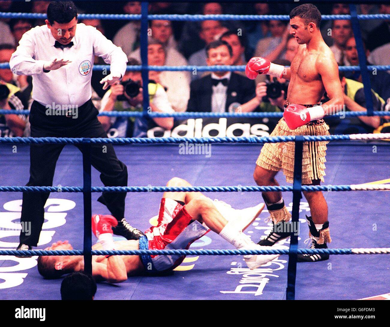 Boxing ... Prince Naseem Mamed v Daniel Alicea Stock Photo - Alamy