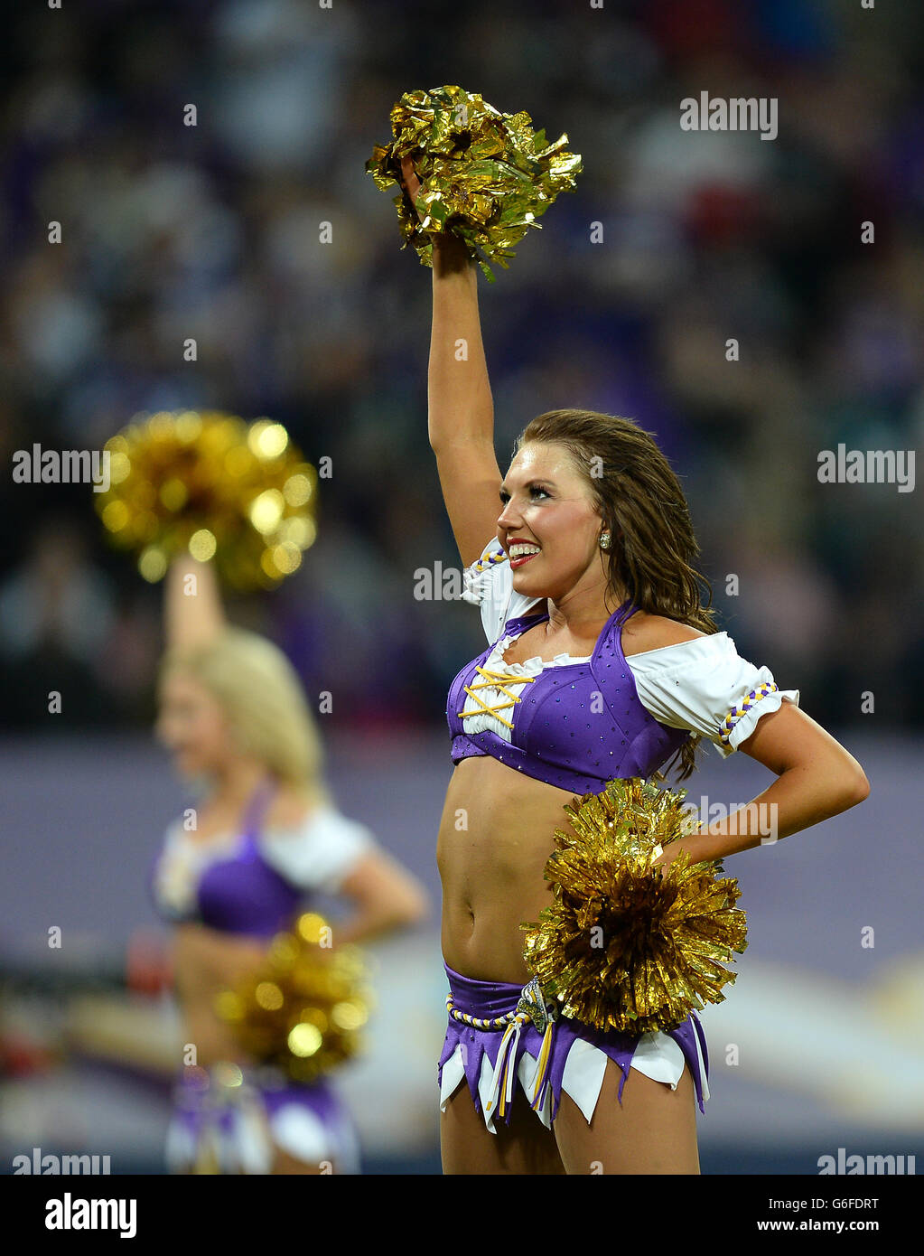 Steelers cheerleader hi-res stock photography and images - Alamy