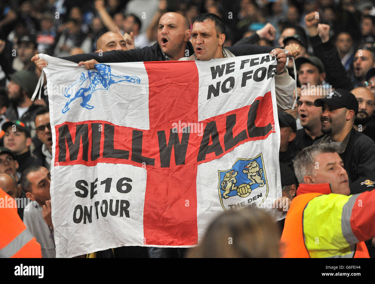 Arsenal fans banner emirates stadium hi-res stock photography and ...