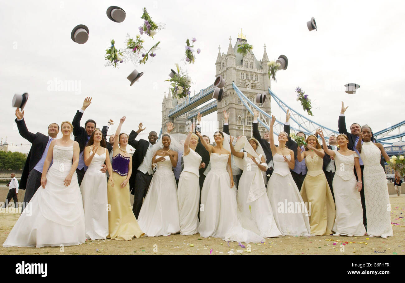 Tower bridge opens for weddings hi-res stock photography and images - Alamy
