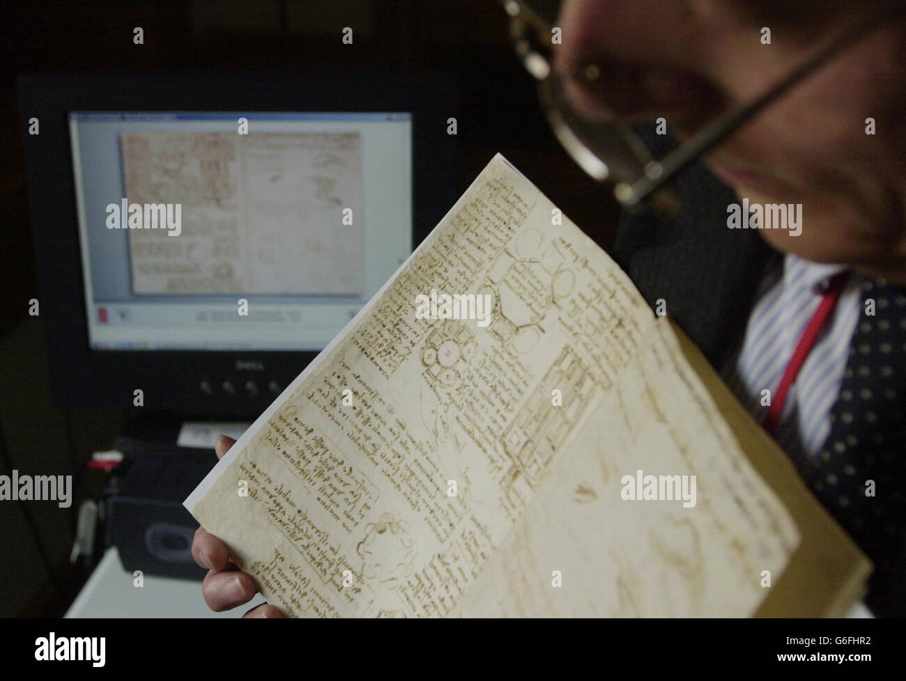 Holds part of rare notebook belonging to leonardo da vinci hi-res stock ...