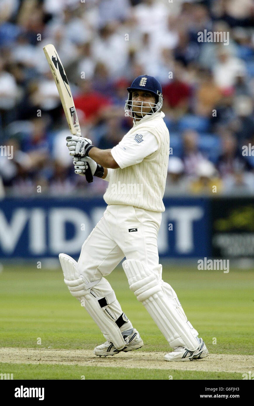 Sport cricket action mark butcher hi-res stock photography and images ...