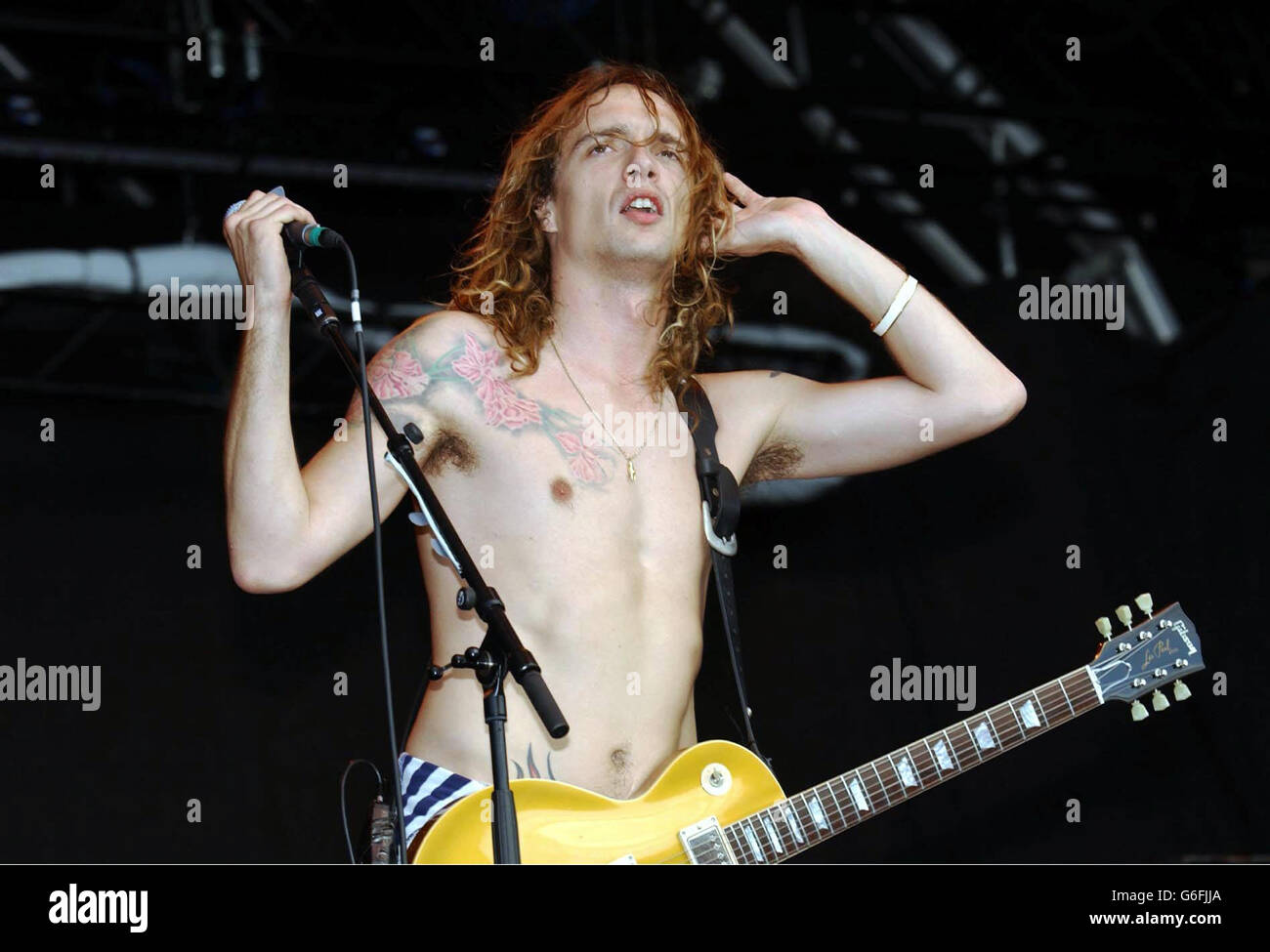 Performing on main stage reading festival hi-res stock photography and ...
