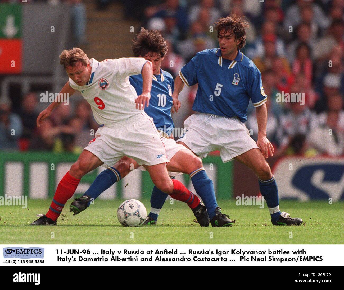 Soccer european championships italy v russia hi-res stock photography ...