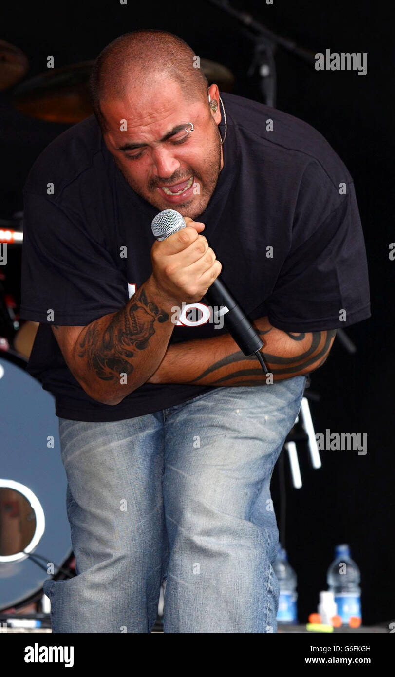 Aaron Lewis of Staind performing on the Main Stage at the Carling ...