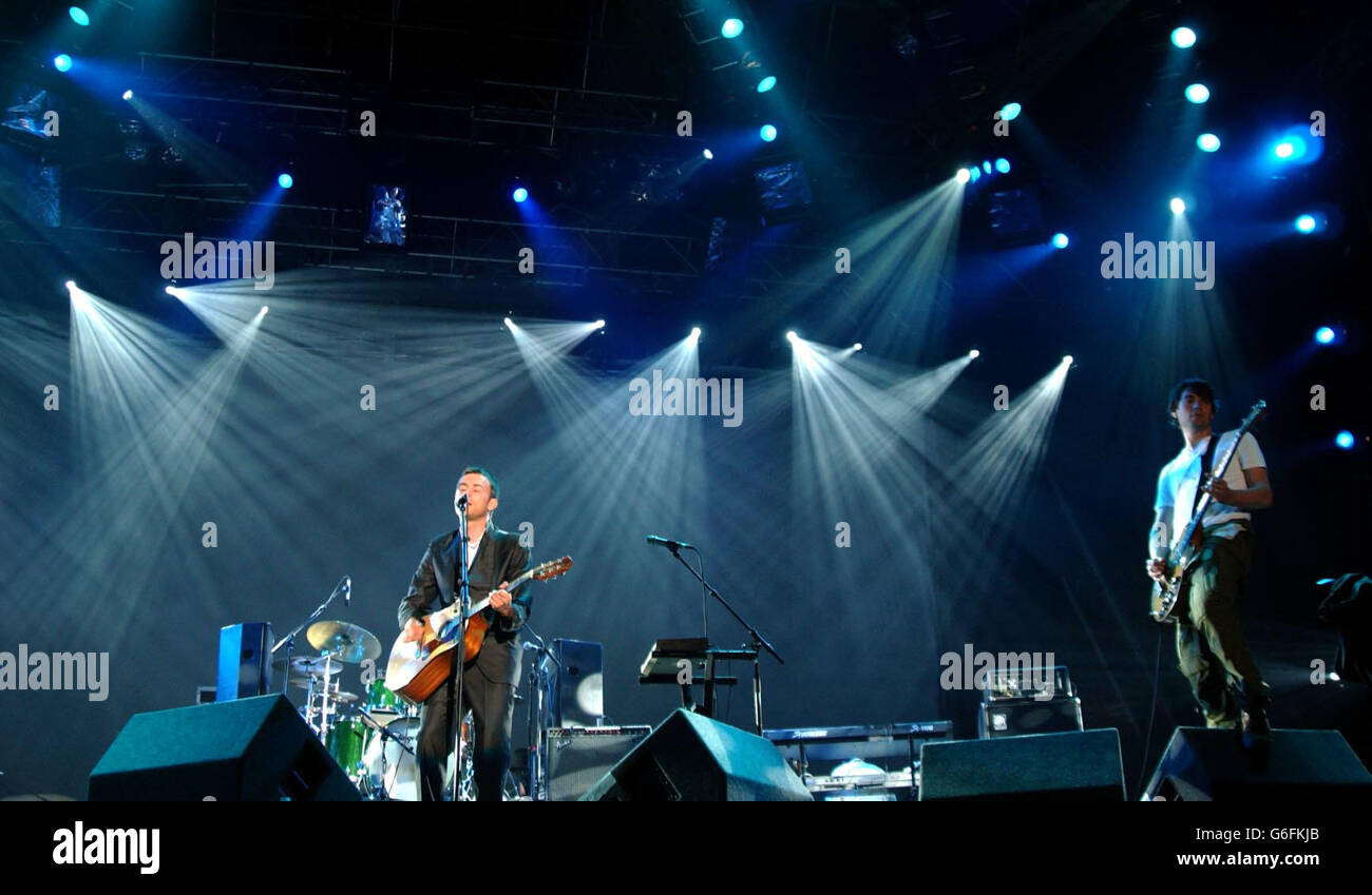 Blur perform at Carling Reading Festival. Lead singer Damon Albarn from ...