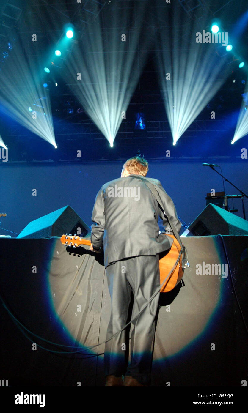 Blur perform at Carling Reading Festival. Lead singer Damon Albarn from ...